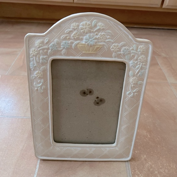 Vintage | Accents | Vintage Cream Picture Frame Accents With Ornate ...